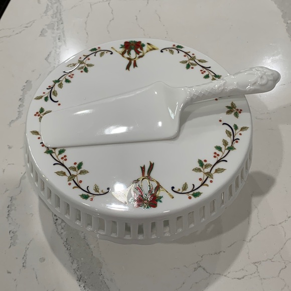 Kitchen | Mikasa Christmas Cake Stand With Server Holiday Lace | Poshmark